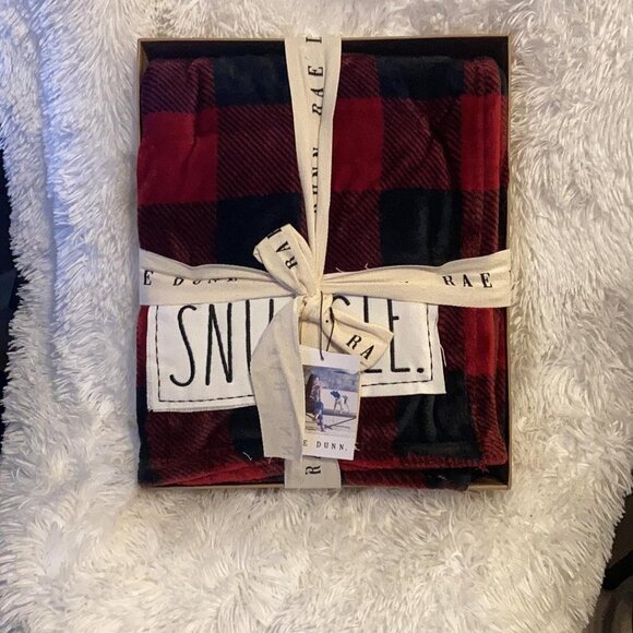 Rae Dunn | Bedding | Rae Dunn Snuggle Buffalo Plaid Throw In Gift Box ...